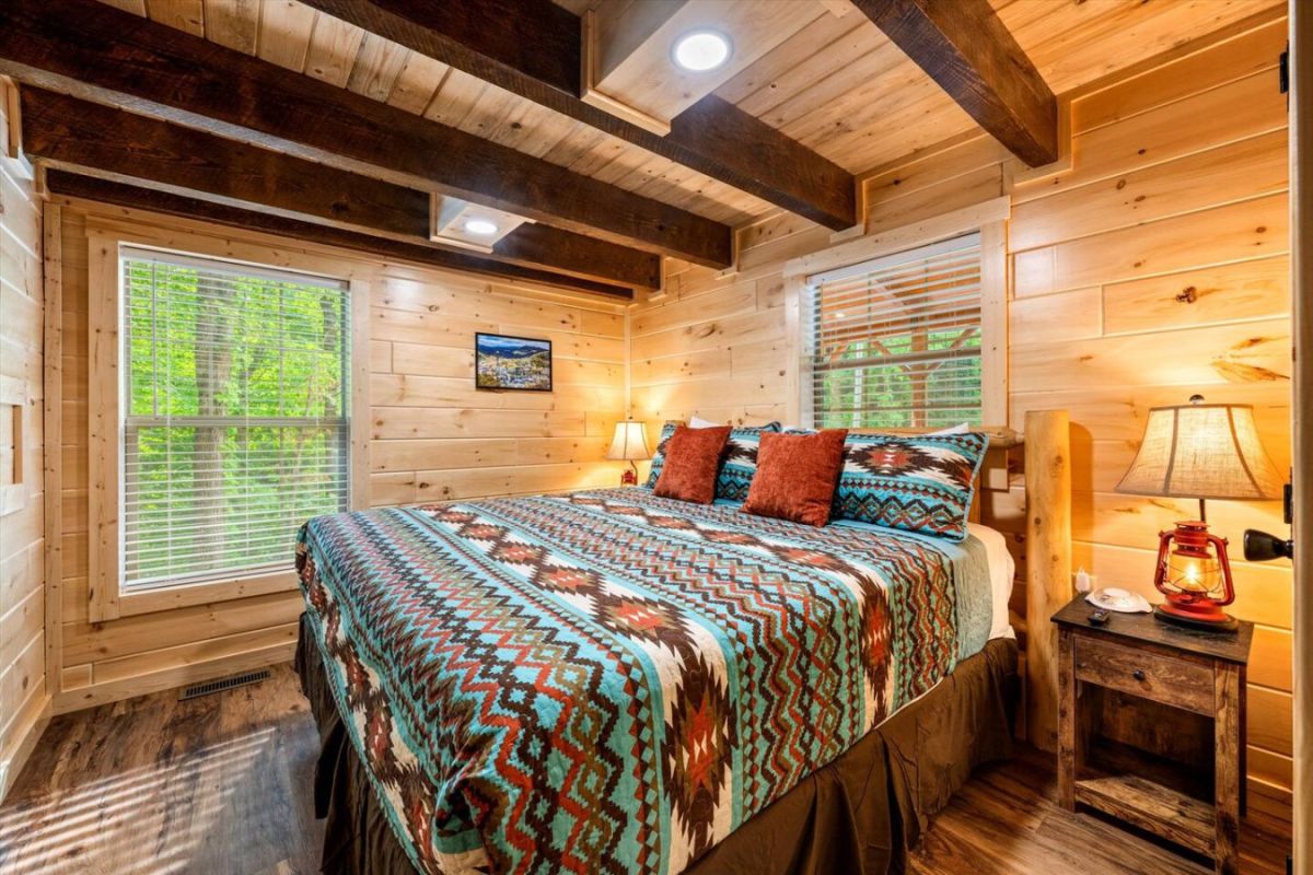 Candy Apple Cabin | Sevierville, TN | Compass Vacation Properties